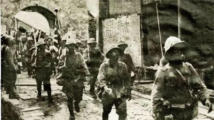 武汉会战,日本国力已支撑不住,被迫以战养战陷入“泥潭”