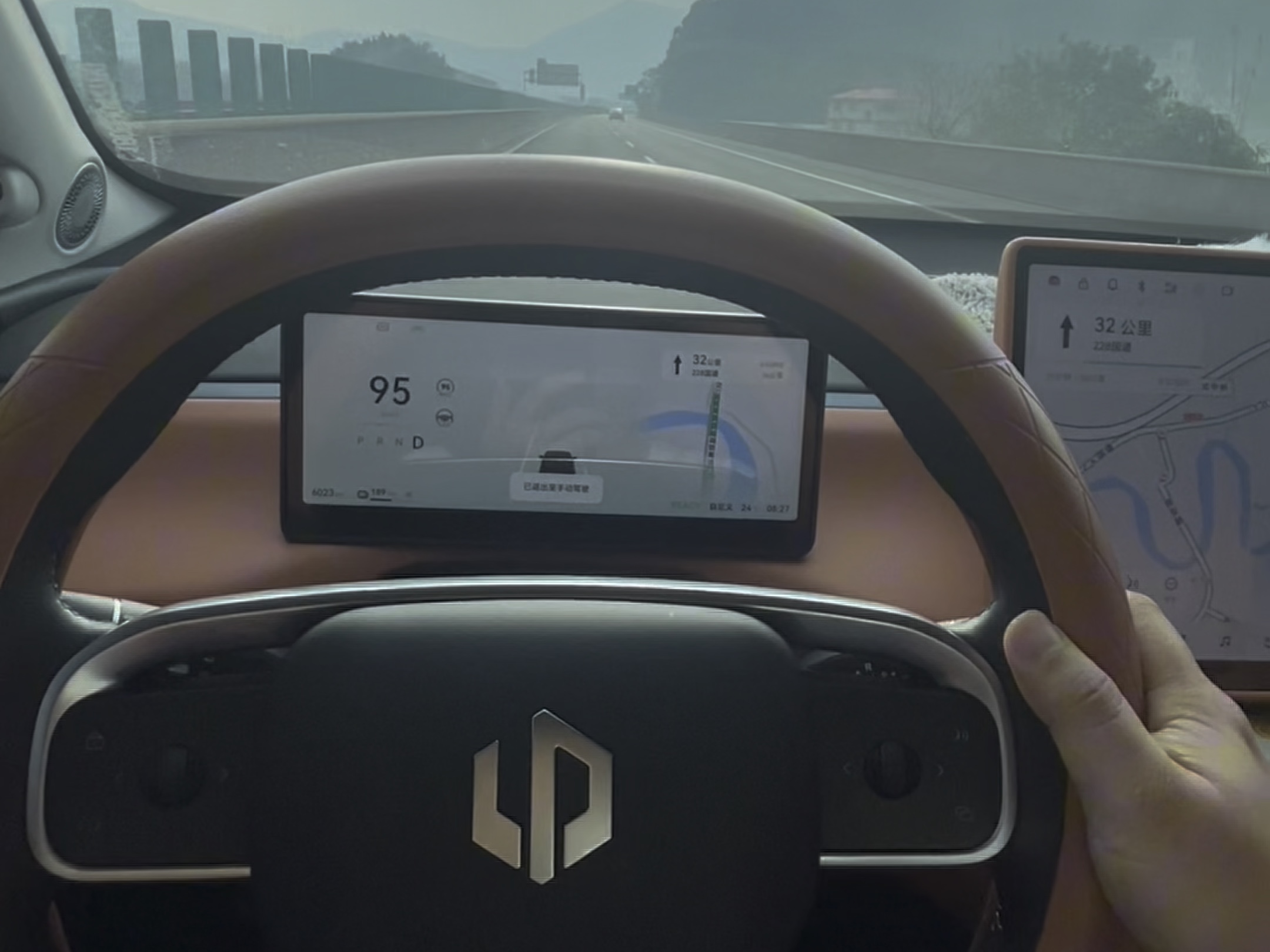 零跑C16的LCC和ACC功能使用方法