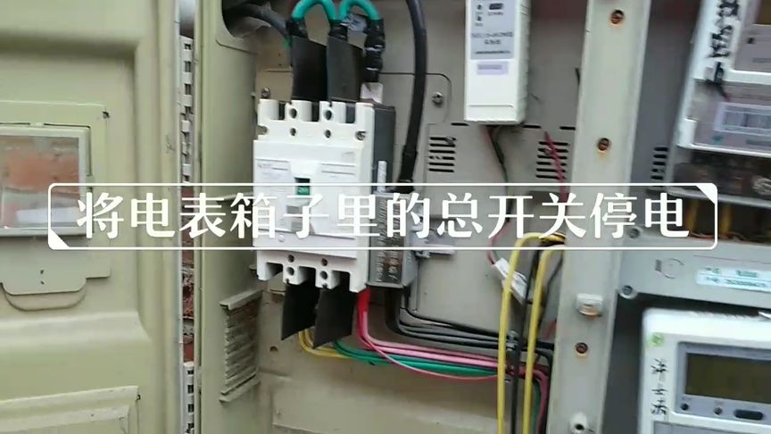 供电所免费给用电户更换智能费控电表,用过的电表全部淘汰
