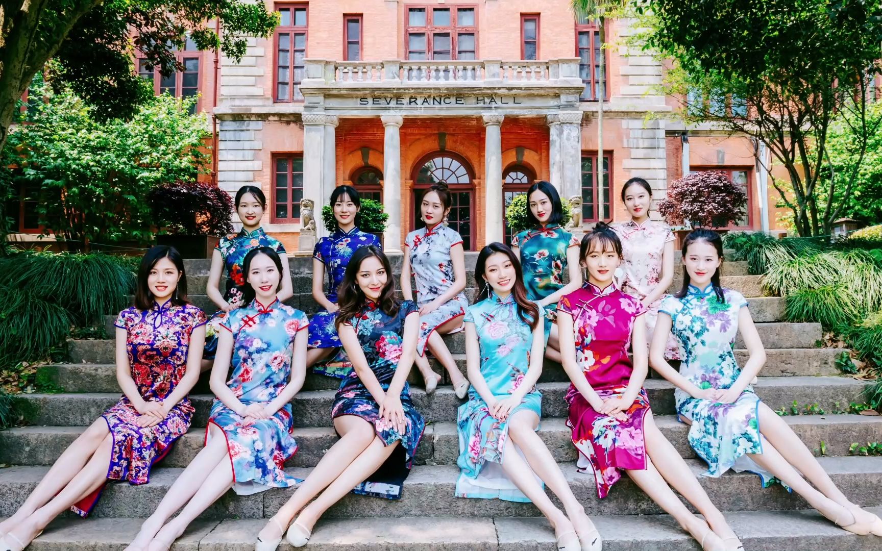 浙大啦啦操队演绎最美毕业照,都是长腿美女学霸,平均身高1米7