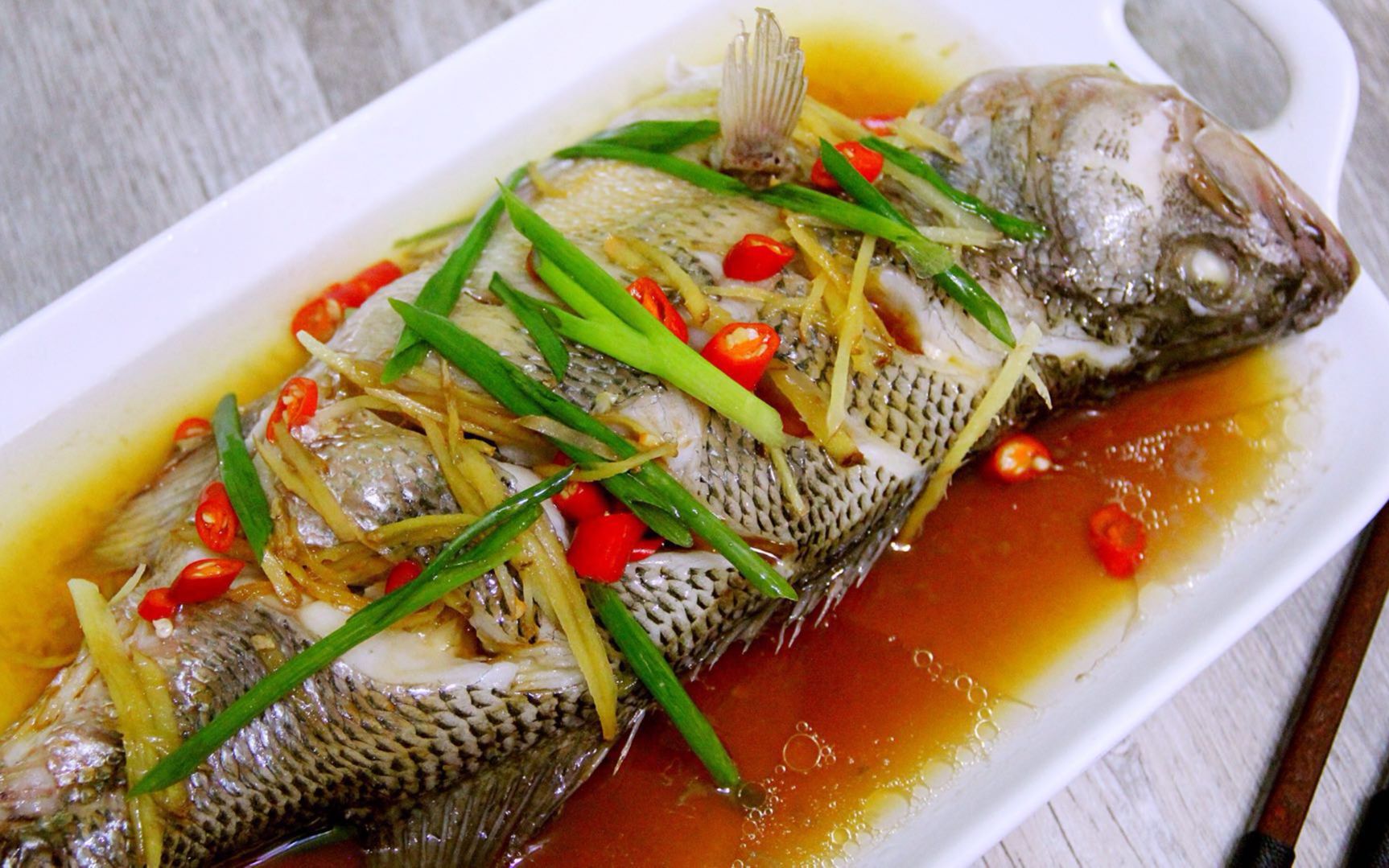 爱吃鲈鱼一定要收藏,做法简单美味,3条鲈鱼都不够吃