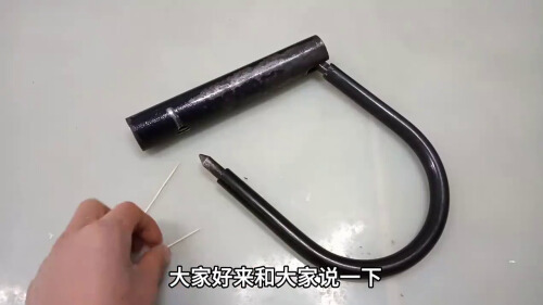如何不用钥匙开门锁?开锁师傅用一根牙签轻松打开,涨知识了