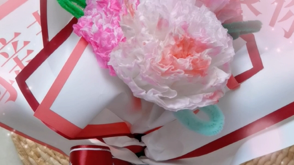 一分钟学会氛围感拉满的母亲节手工花束,有手就会,而且只花了一块钱