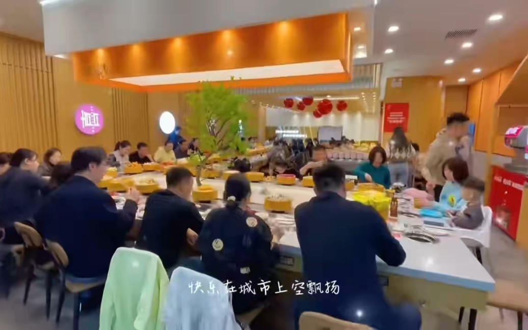 转转小火锅设备旋转火锅设备智能送餐车小火车无烟涮烤一体自助火锅...