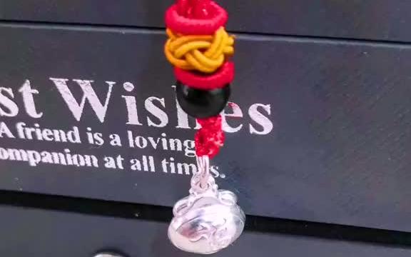 银饰吊坠的红绳项链编系法,1分钟学会,你确定不看看吗?