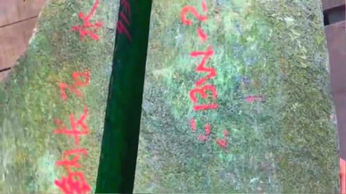 很多人以为这是玉石翡翠,专家说这个很值钱!