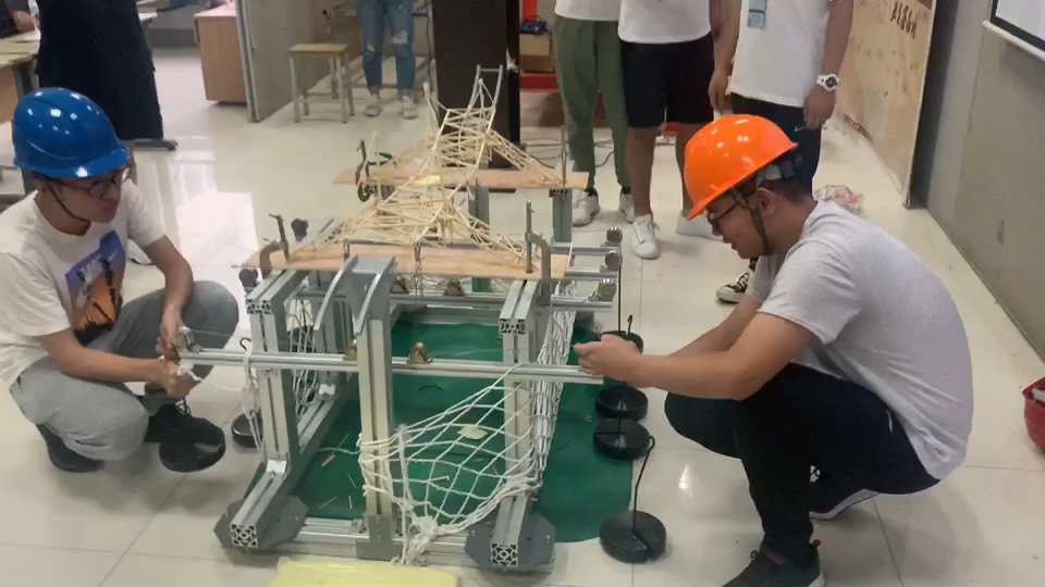 韧性极强的斜拉桥模型-矿大