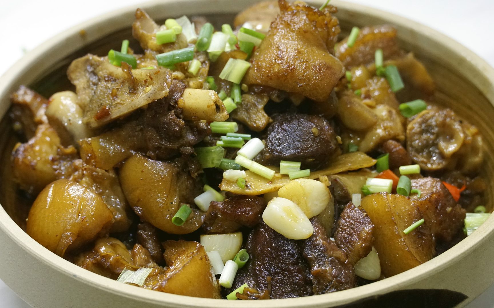 猪脚这样做,软嫩可口,不油腻,方法简单又好吃