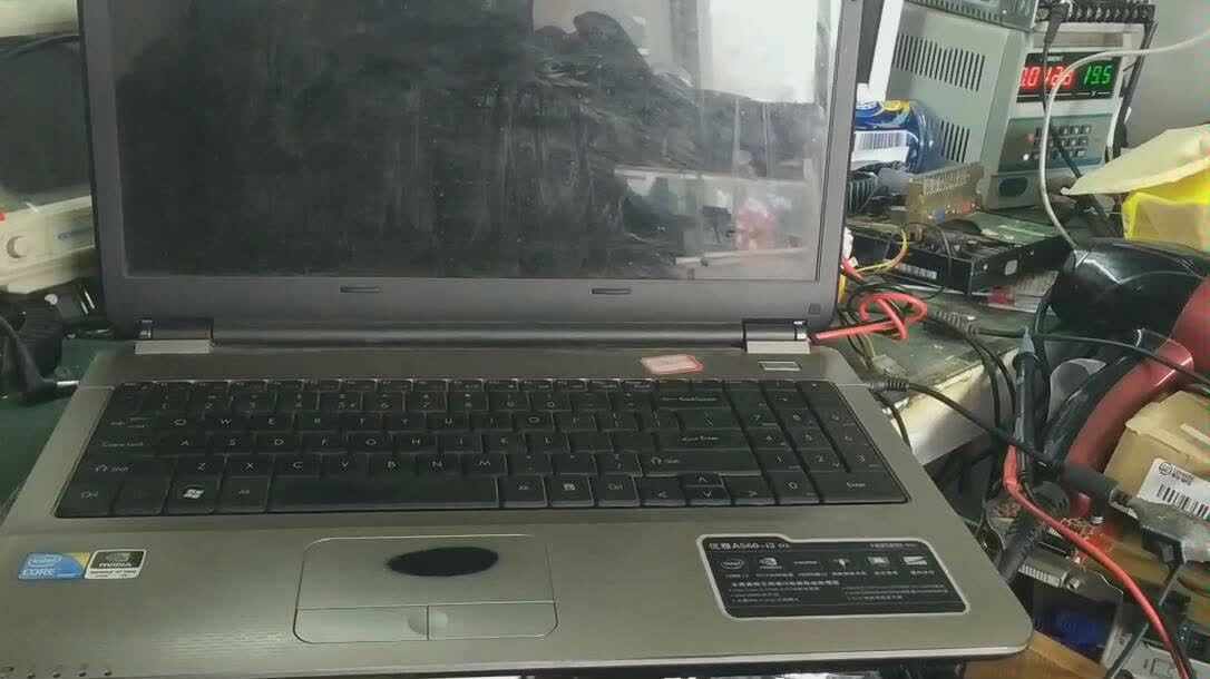 这是一个神舟笔记本开机不显