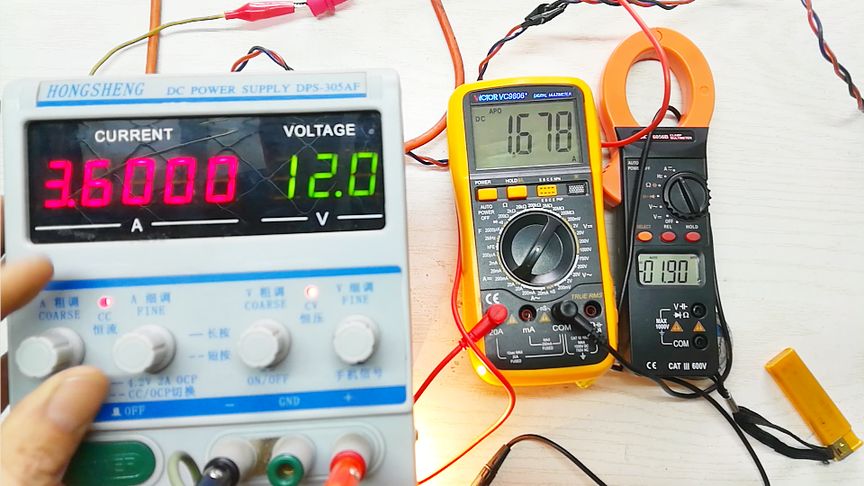 万用表与钳形电流表测直流电流对比