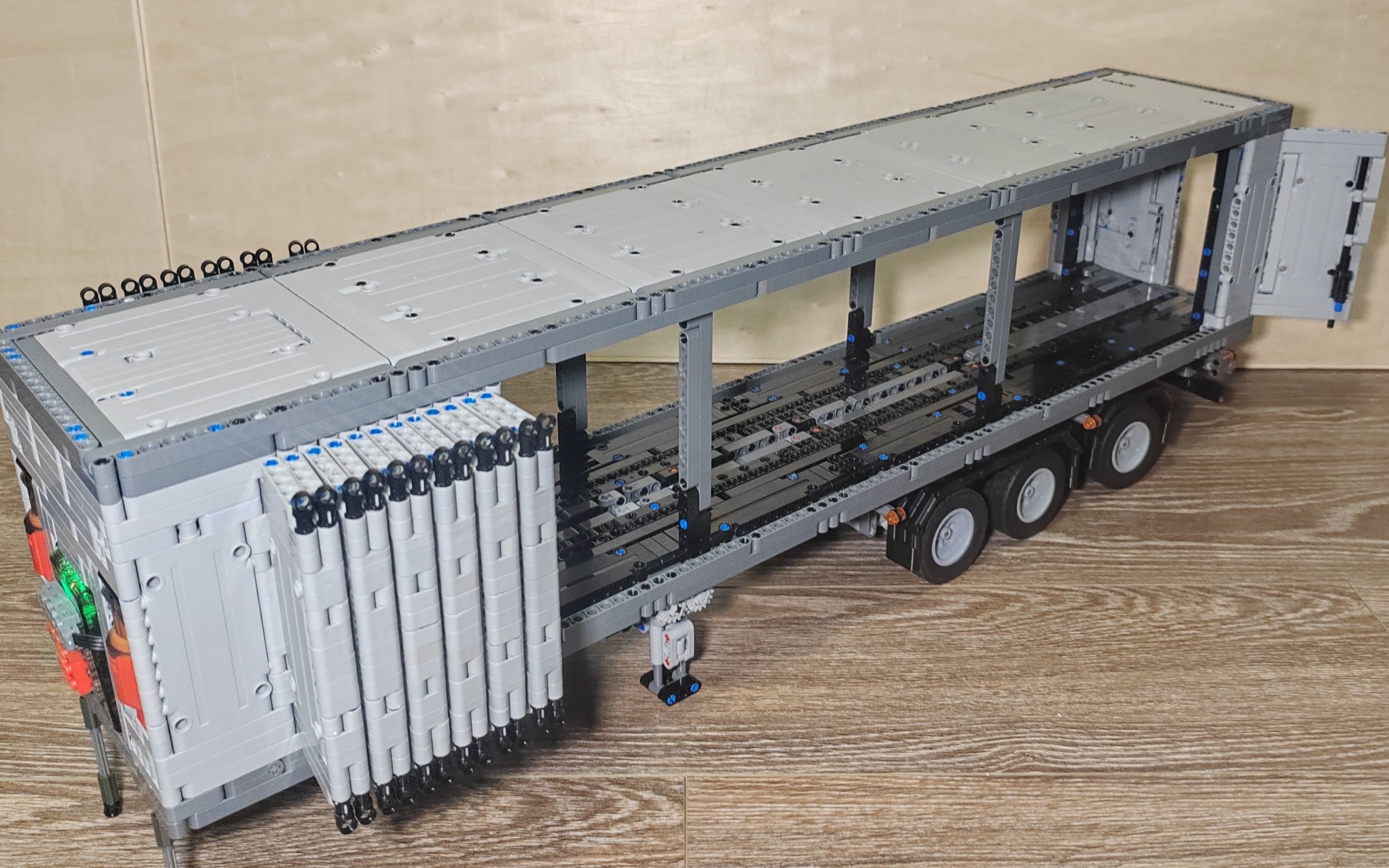 侧帘挂车 MOC-130914 Trailer with sliding curtains [乐高积木moc]