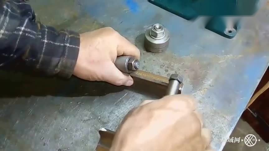 磨麻花钻太费时间,师傅直接做了一台神器,这下每条钻都标准了