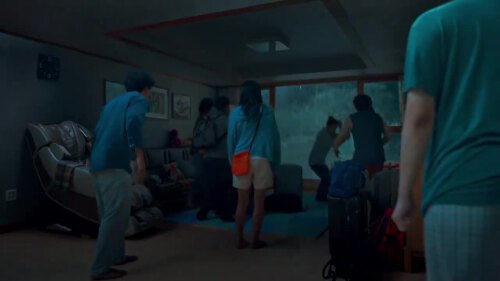 海啸吞噬生命瞬间:灾难现场触目惊心,人类在自然面前如此渺小