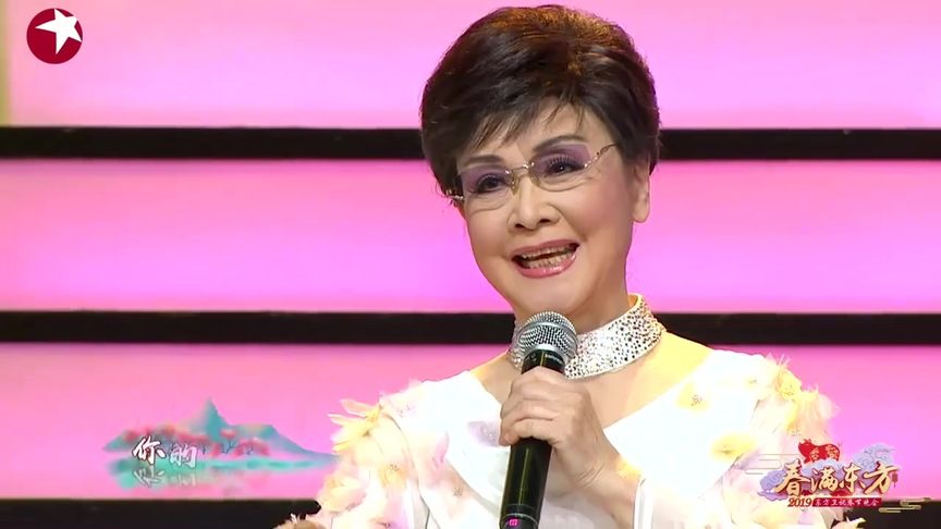 李谷一现场演唱《乡恋》,浓浓思乡之情唱入人心,百听不厌