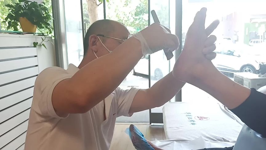 38元一次修脚,修脚师刀法娴熟,刀刀到位