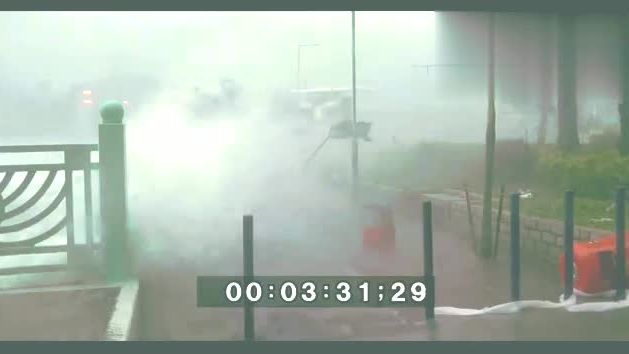 正面直视台风的威力,大到让人不敢相信,视频记录全过程