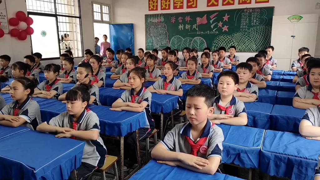 1808班手势舞表演 ,诵《满江红》,表《精忠报国》之心!