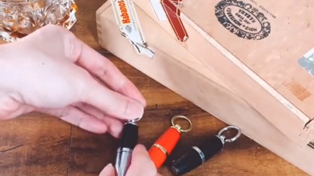 雪茄开孔器怎么用图解视频!长城毛氏雪茄红色扁盒!雪茄开口器!