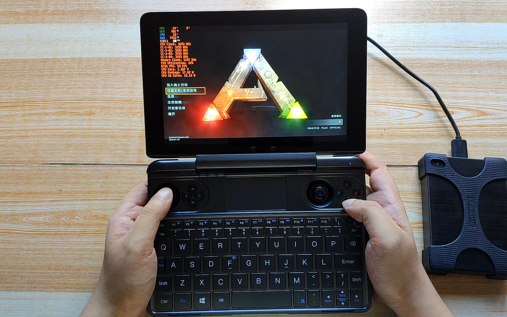 8寸掌机居然挑战畅玩《方舟:生存进化 》?——GPD WIN Max 8寸掌机 ...