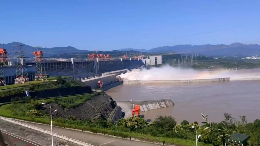 三峡大坝是当今世界上最大的水利枢纽工程