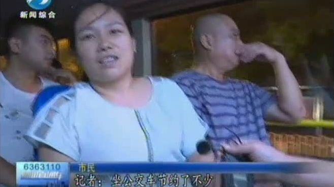 夜班公交车 与乘客相伴至凌晨