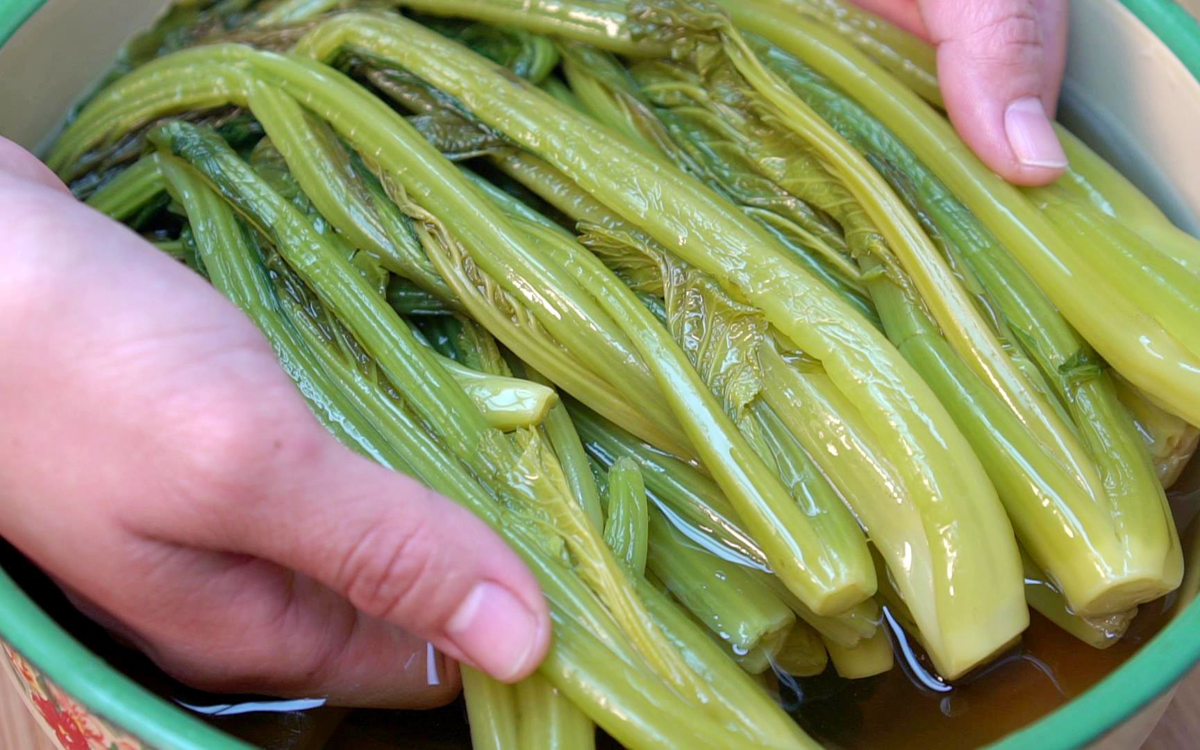 【客家碌菜】春菜好吃有诀窍,学会特色做法,开水一烫又香又脆,比酸菜...