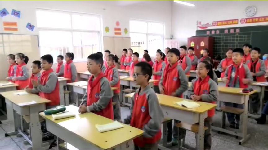 坡头追梦苑班主任工作室的别样班会:感到幸福你就拍拍手