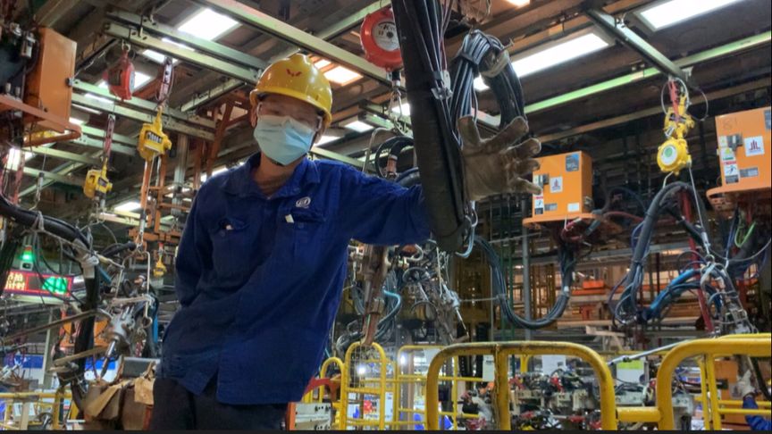 考不上高中就代表以后会没出息吗?17岁少年的工厂打工记