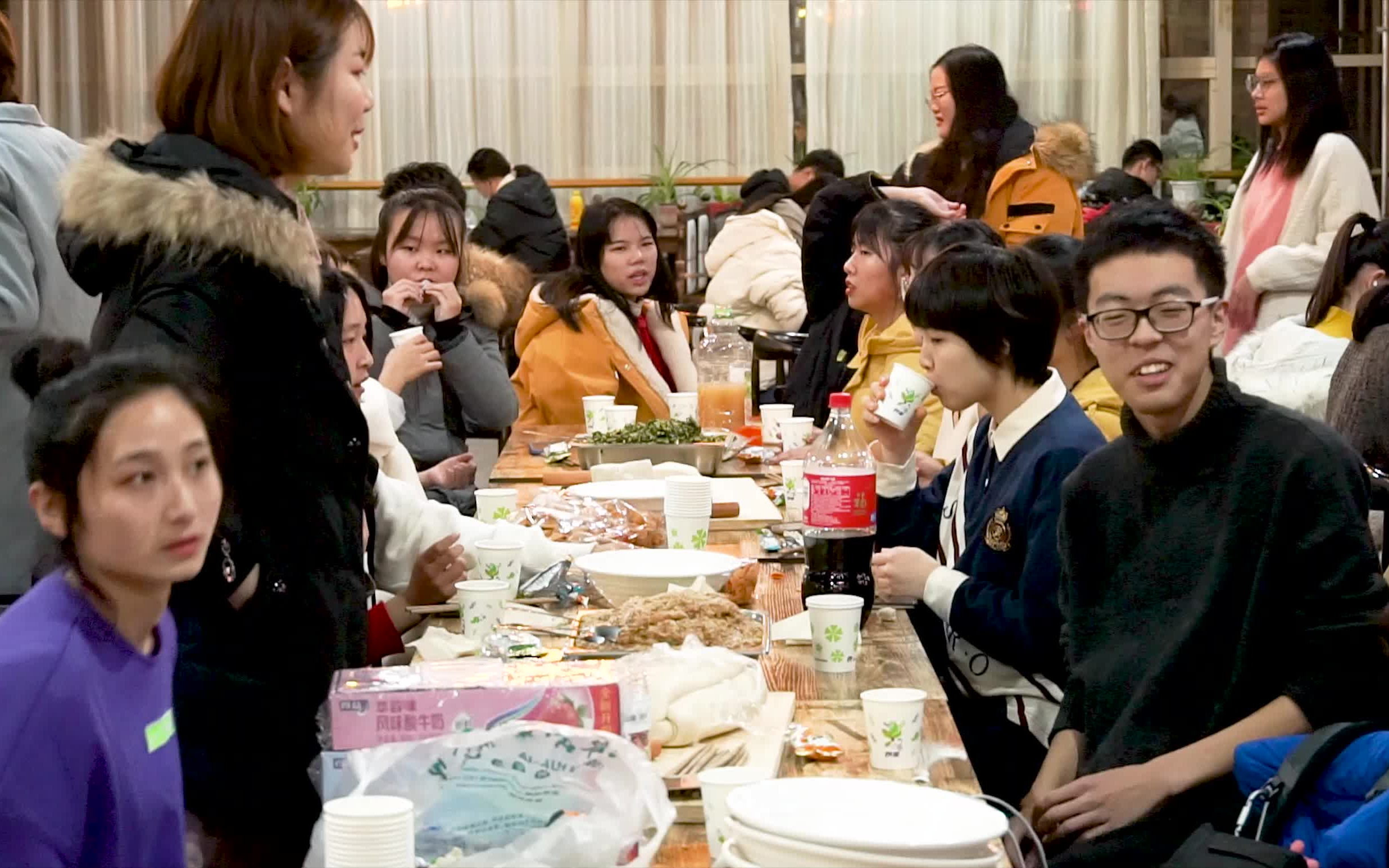 【VLOG】大学里学生组织的包饺子活动是什么样的?