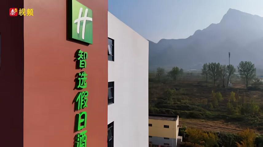 ...洲际旗下品牌,全新5.0标准打造。105间客房简约时尚,设施贴心。...