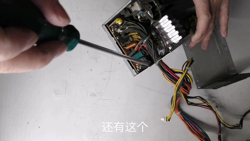 电脑电源供电问题造成的不开机故障一例