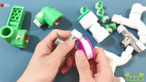 水电安装缠生料带别平着缠,缠成锥形才不漏水,看正确方法