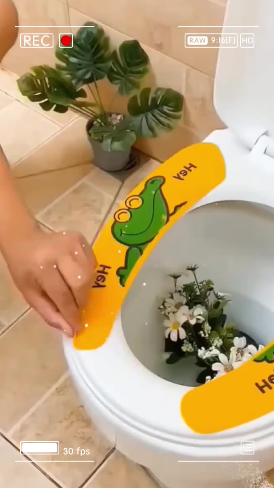 ...马桶垫该换成这种加厚的了,它不仅柔软舒适,而且还是粘贴式的,安装...