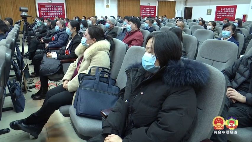 区十六届人大六次会议举行预备会议