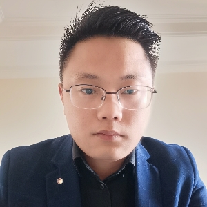 左冷竞 