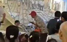 ...现场一片狼藉,有伤者被抬出。 合川财富广场表示:6人轻伤无人死亡,...