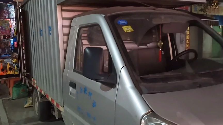 买了4年的五菱厢式货车,现在一万多块买不掉,车主很心烦