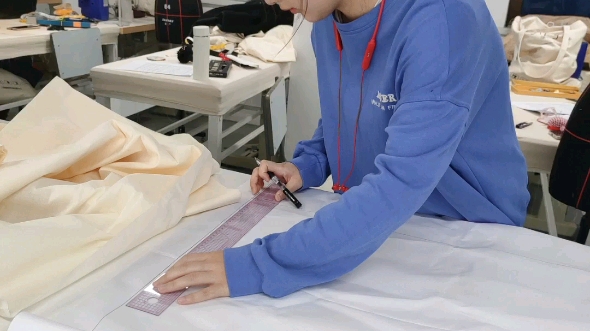 服装设计课堂分享-上海SIFEC服装学院,上海最好的服装设计培训学校