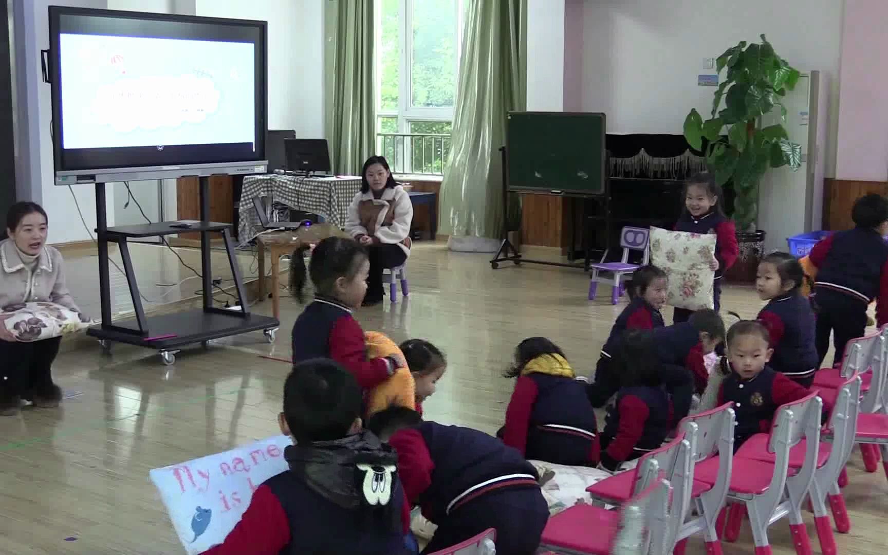 小班健康《好玩的垫子》 (含课件教案)幼师幼儿园优质公开课A18