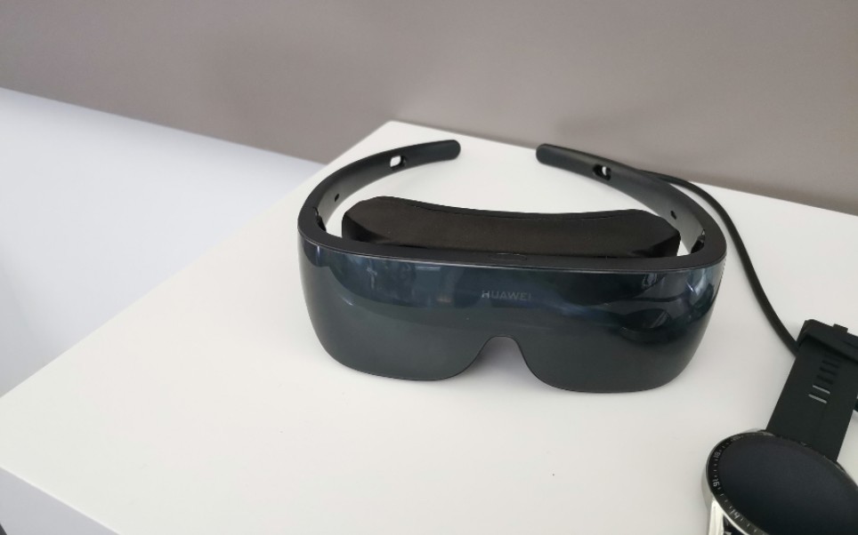 华为发布会现场 VR眼镜划船机遇到一位疯狂的体验大哥