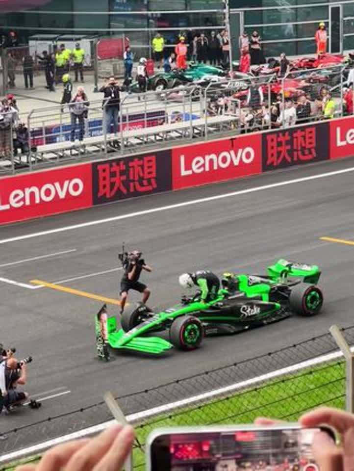 ...加油 上海加油 中国加油#F1 #周冠宇 #f1#f1中国大奖赛 #周冠宇f1首秀