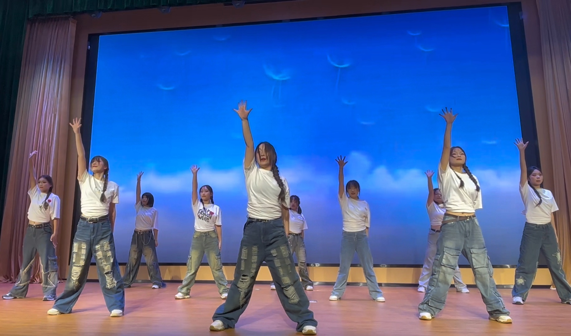 《一起向未来》《小城夏天》舞蹈!舞蹈社大学生校园文件艺术节表演