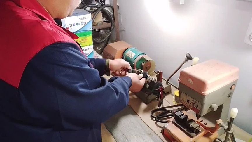 电动车的钥匙你知道是怎样配出来的吗?现在就揭开它神秘的面纱!