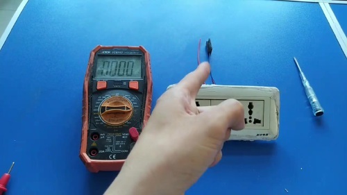 家用新插板更换怎样接线?火线零线地线如何区分