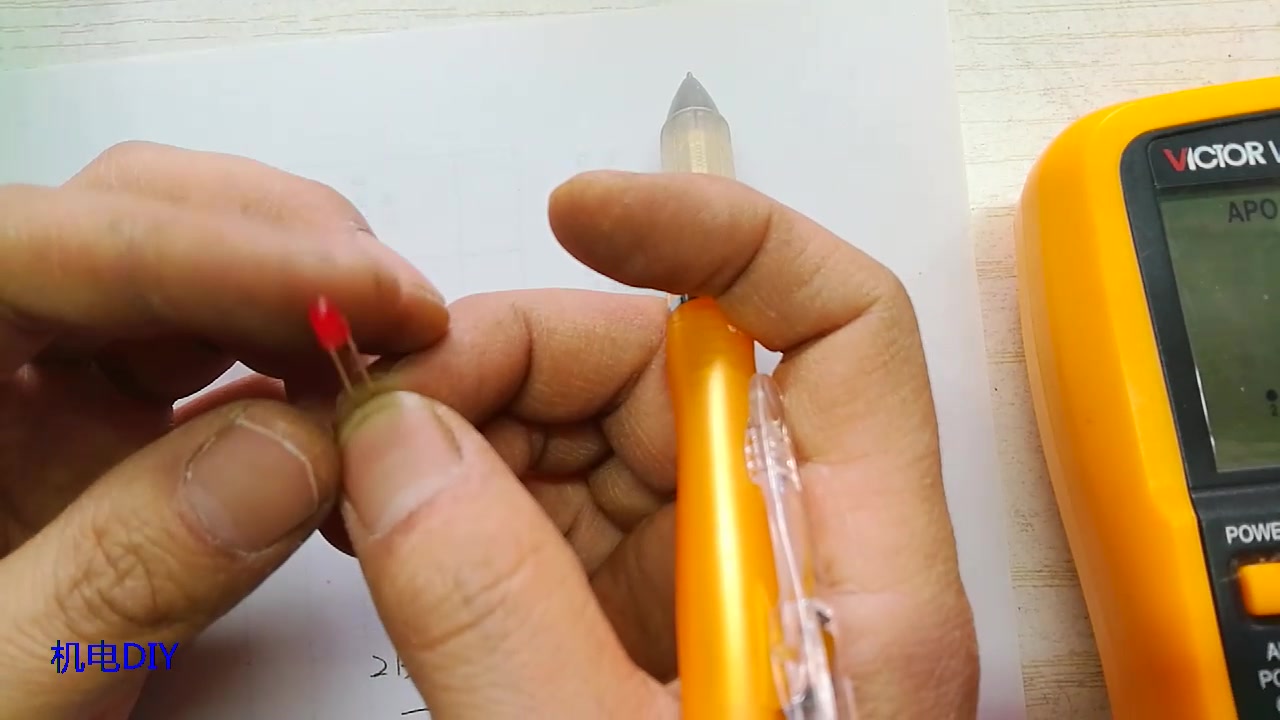 发光二极管LED如何区分正负极