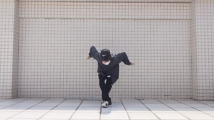 小伙模仿“动物”跳舞!太厉害了,这是人才