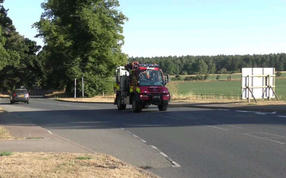 ...森林火灾!多部门响应!”英国萨福克消防局 等部门响应森林火灾事件(...