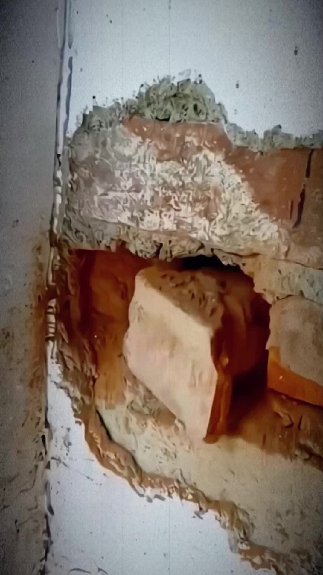 墙壁开孔器安装在电锤电镐冲击钻上,水泥墙混凝土墙红砖墙都可以...