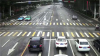 直行过路口发现已经闯红灯,机智右转真的可以吗?交警给出答案