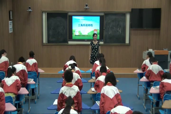 ...数学四年级下册《三角形的特性》-吴老师_0优质课公开课教学视频